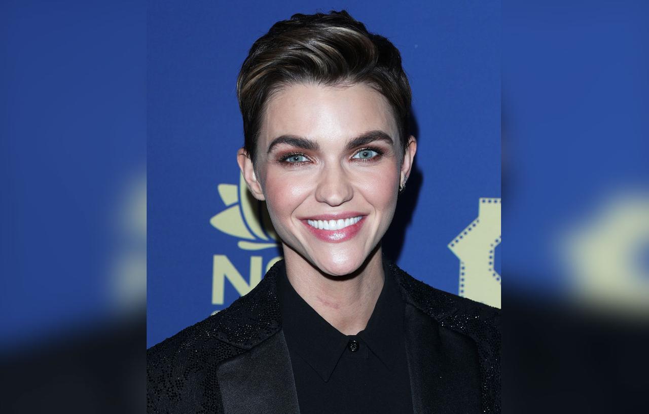 10 Gender-Fluid Or Non-Binary Celebs: Sam Smith, Courtney Stodden