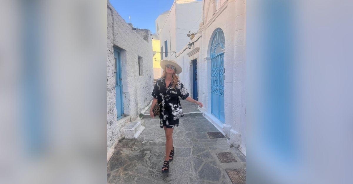 Jewel Stuns Fans With Swimsuit Selfie