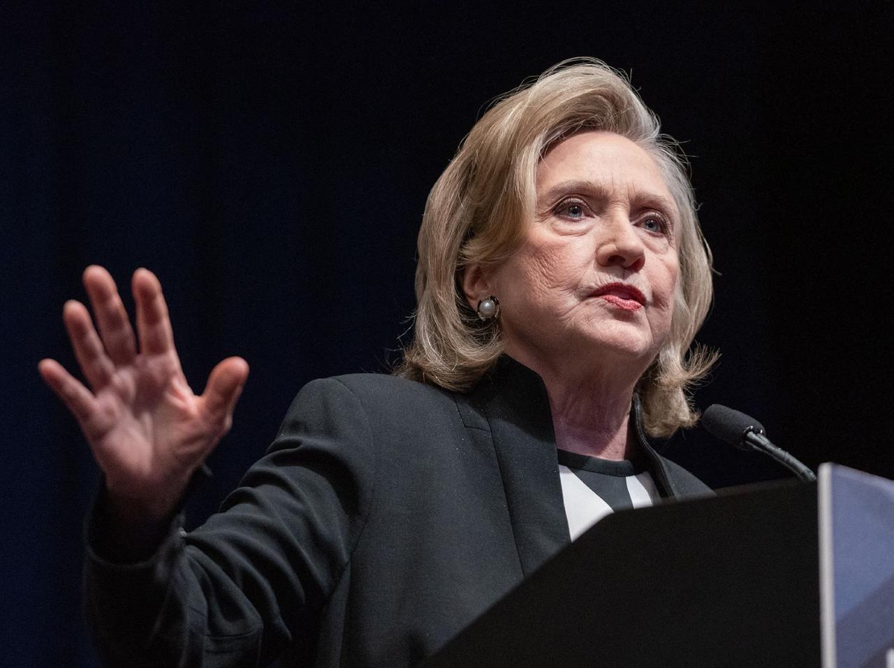 Bill & Hillary Clinton Don't Walk Next To Each Other During Hike