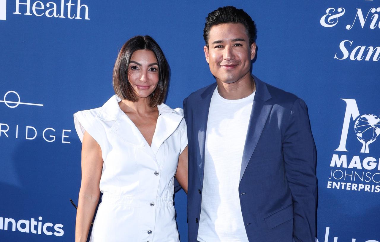 Mario Lopez Attends People's Choice Awards Without Wife: Photos