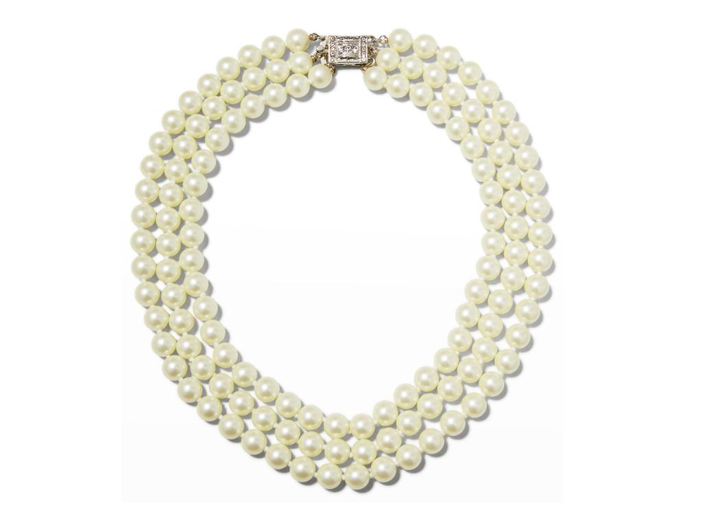 The Fascinating History Behind Queen Elizabeth II’s Iconic Pearls