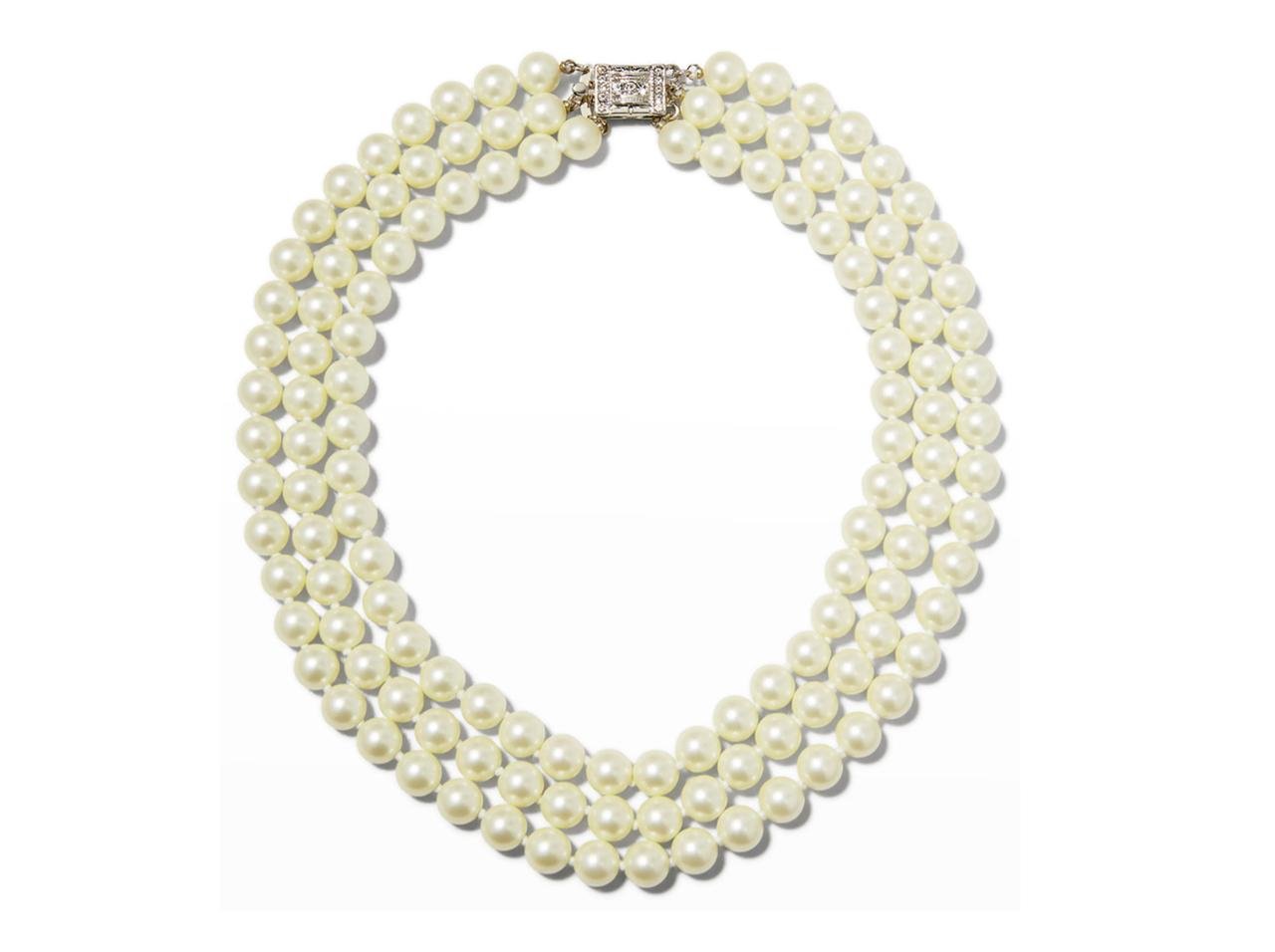 The Fascinating History Behind Queen Elizabeth II’s Iconic Pearls