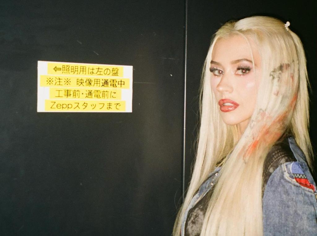 Christina Aguilera Shares Rare Photos Of Her 2 Kids & Her Slim Body