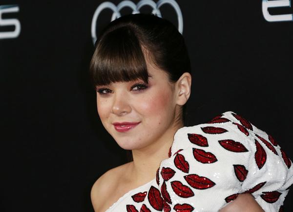 The Secret to Hailee Steinfeld’s Flawless Skin