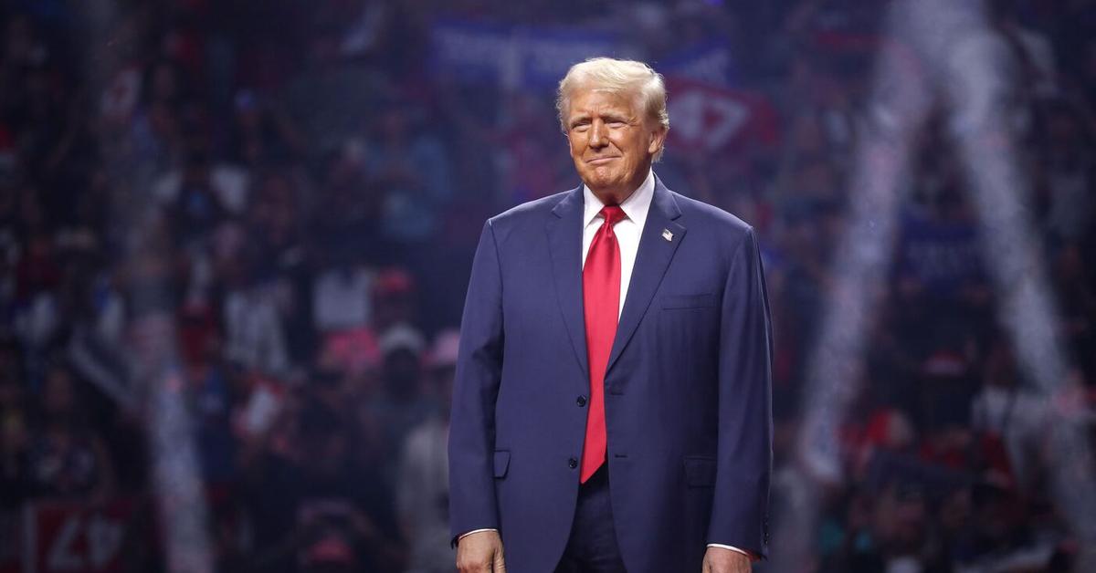 Donald Trump Sparks Concern After Rambling About Circles At Rally