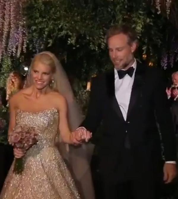 Watch Jessica Simpson and Eric Johnson's First Moment as Husband and Wife!