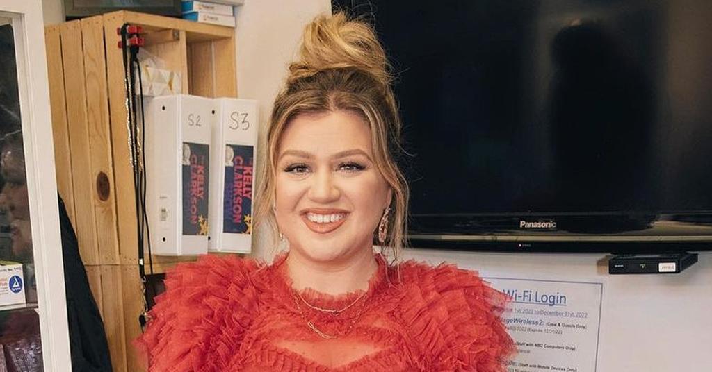 Kelly Clarkson Stuns In Red Gown For PCAs After Fans Slam Fashion