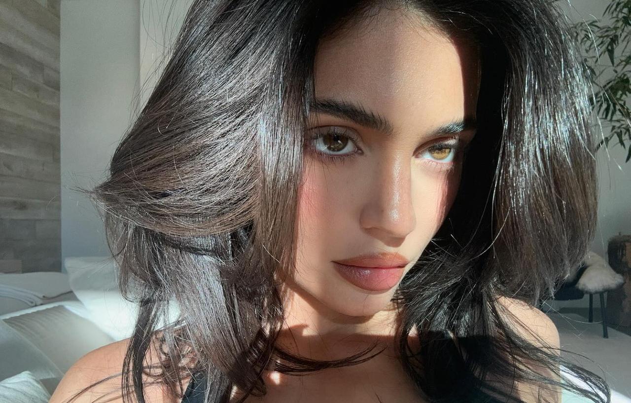 Kylie Jenner Shows Off Toned Abs As Timothee Chalamet Films Photos
