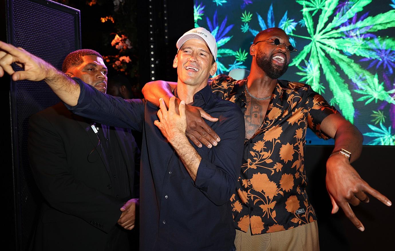 Snoop Dogg, Tom Brady, Leonardo DiCaprio & More Stars Celebrate At ...