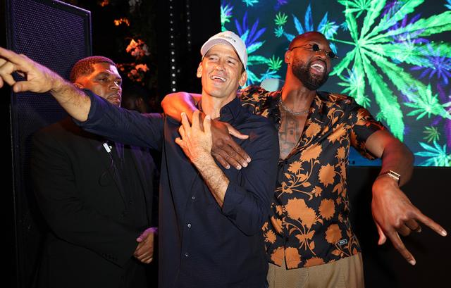 Snoop Dogg, Tom Brady, Leonardo DiCaprio & More Stars Celebrate At ...