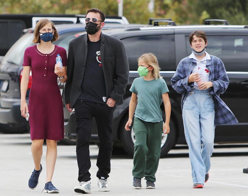 Why Does Violet Affleck Wear A Mask? Teenager Explains Why In Speech