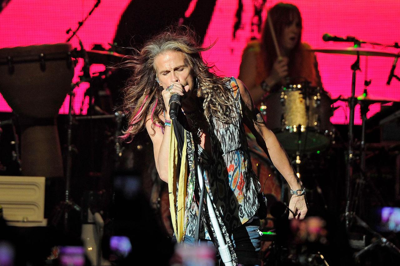 Steven Tyler Turns Out Incredible Performance In London