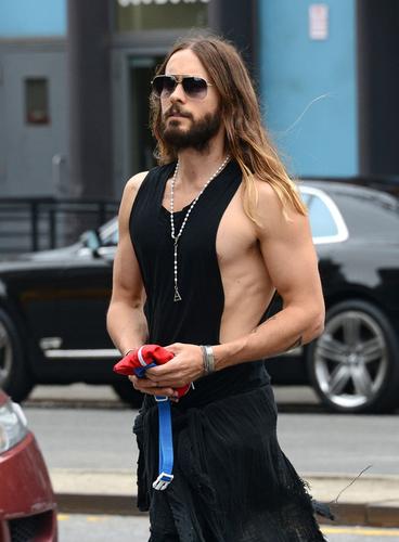 Jared Leto Shows Off His Buff Biceps and Hot Bod in a Muscle Tee—See ...