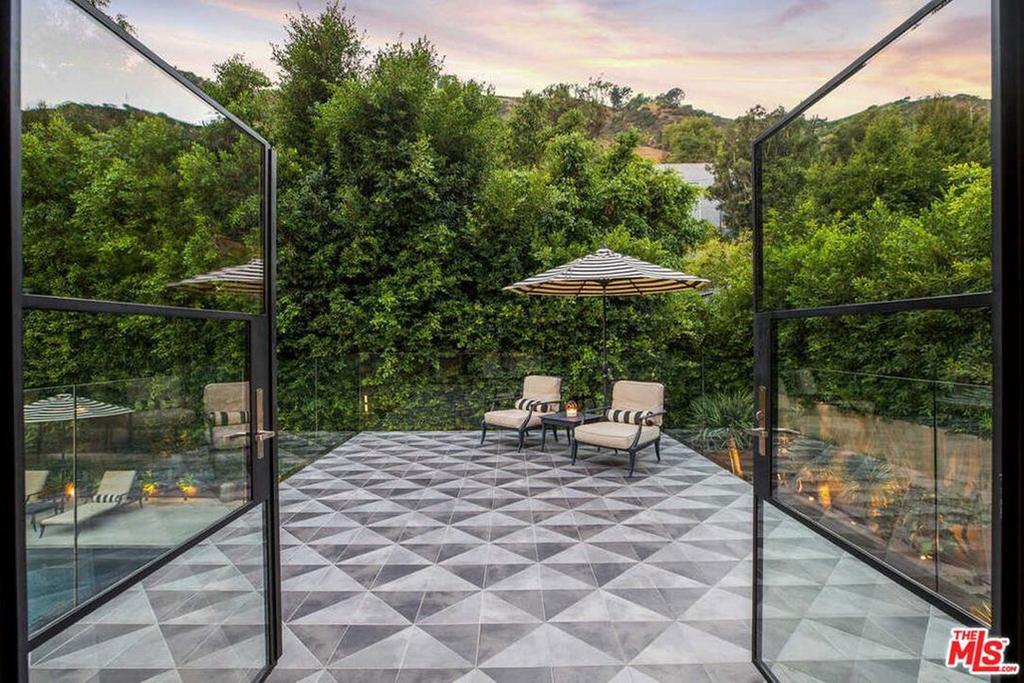 Rob Lowe Buys New Home In Beverly Hills: See Photos