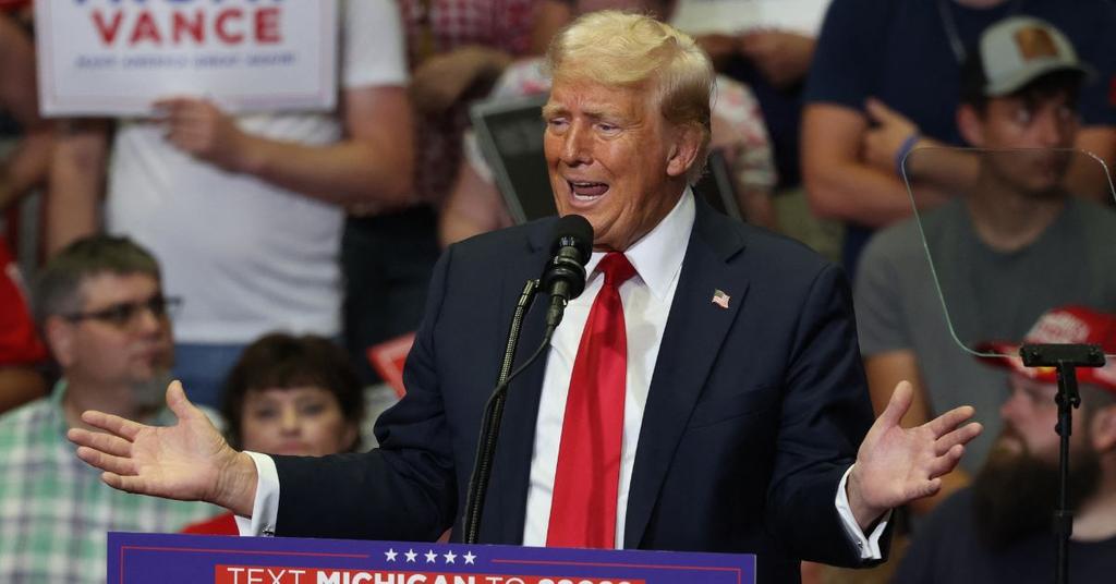 Barack Obama Mocks Donald Trump's Obsession With 'Sizes'