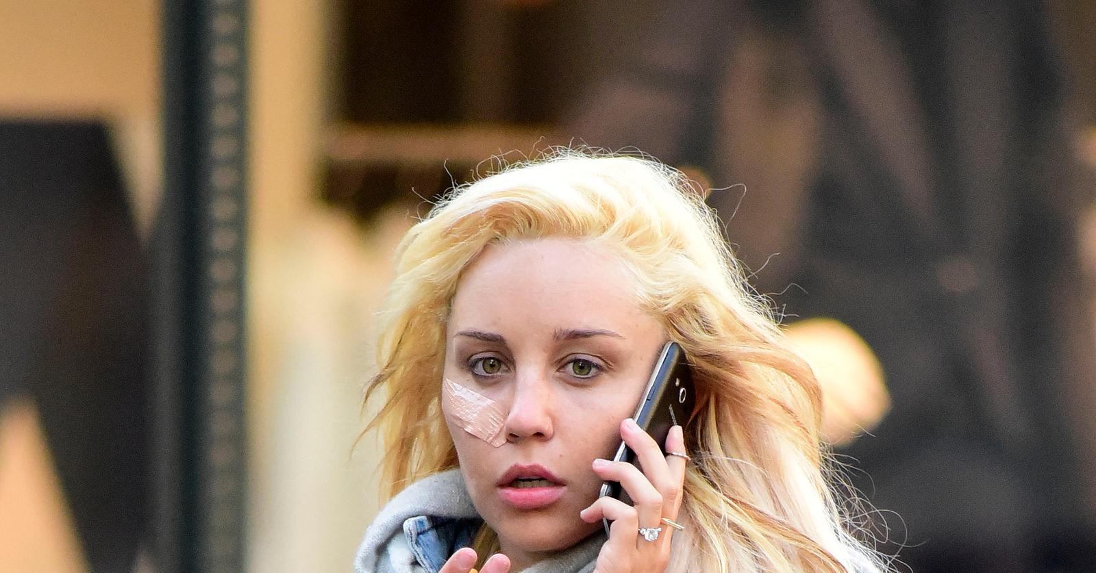 Up In Smoke? Amanda Bynes Looks Worse For Wear Smoking A Cigarette In NYC