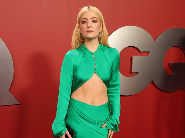 Lorde Strips Down For Nearly Naked Instagram Photos