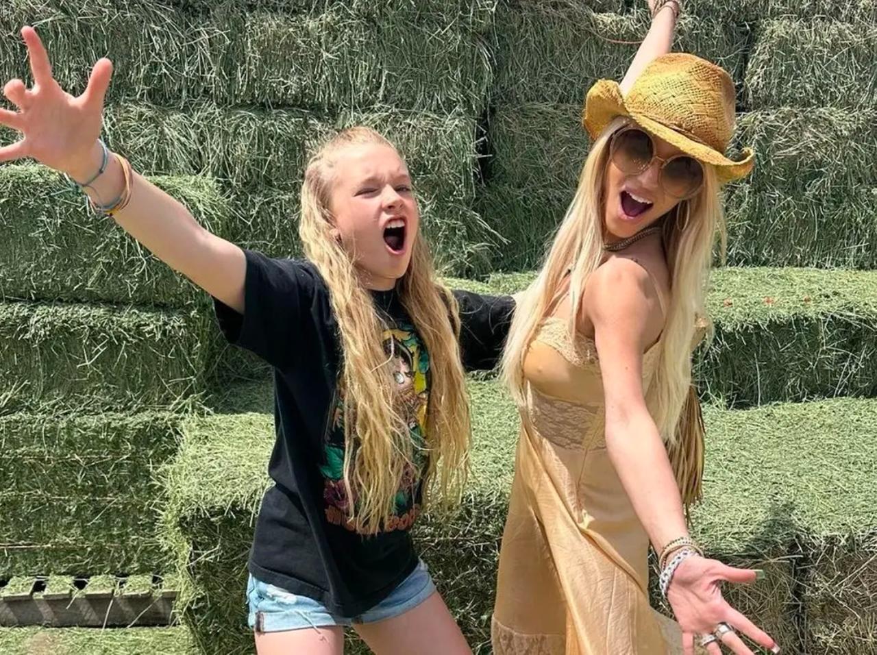 Jessica Simpson Shares Adorable Selfie With Mini-Me Daughter Maxi, 11