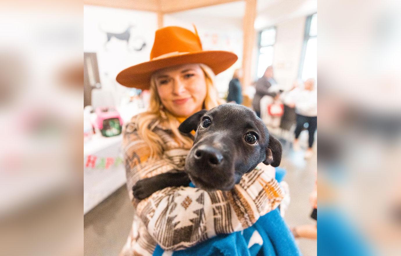 Miranda Lambert & Brandon McLoughlin Spend Holidays With Dogs