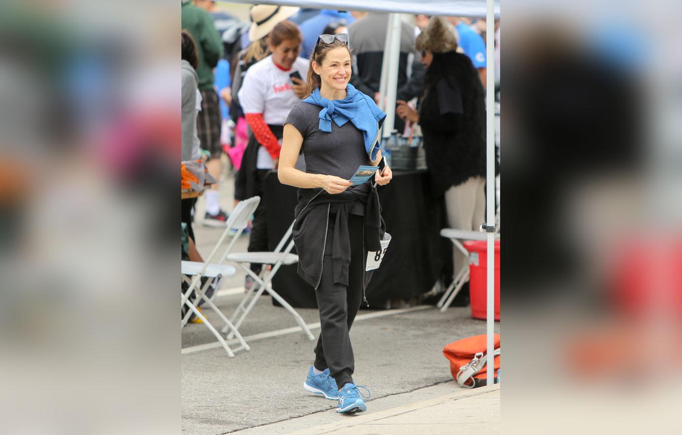 Jennifer Garner Spotted Running In Los Angeles Charity Race