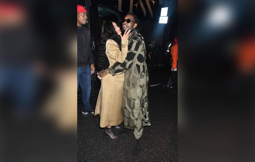 [Daniel Tosh] Secretly Marries His Writer Girlfriend