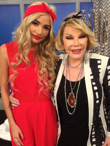 13 Amazing Pics of Celebs Sitting on Joan Rivers' Lap in the Fashion ...