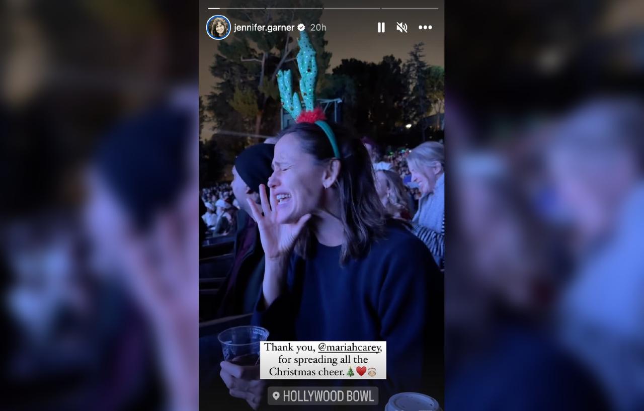 Jennifer Garner Sings At Mariah Carey's Christmas Concert: Photos