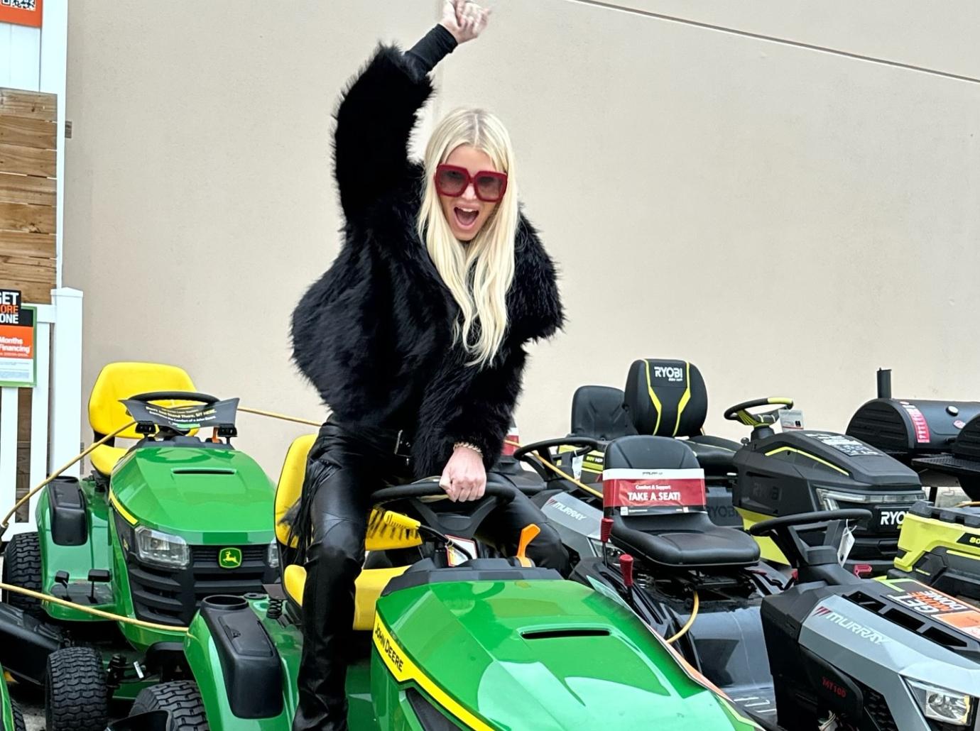 Jessica Simpson Poses On Tractor At Store In All-Black Outfit: Photo