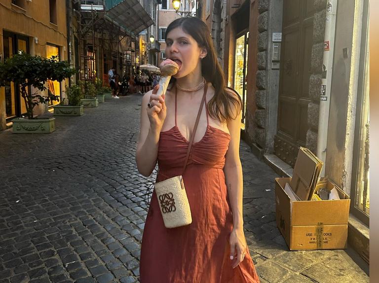 Alexandra Daddario Posts Photo Of Body & Baby 6 Days After Giving Birth