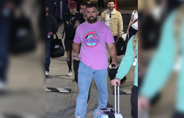 Jason Kelce Insists He's 'Not Trying To Be Mean' After Ignoring Fans