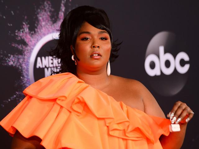 Lizzo’s Dance Quickly Cut From Jumbotron After Camera Focuses On Her ...