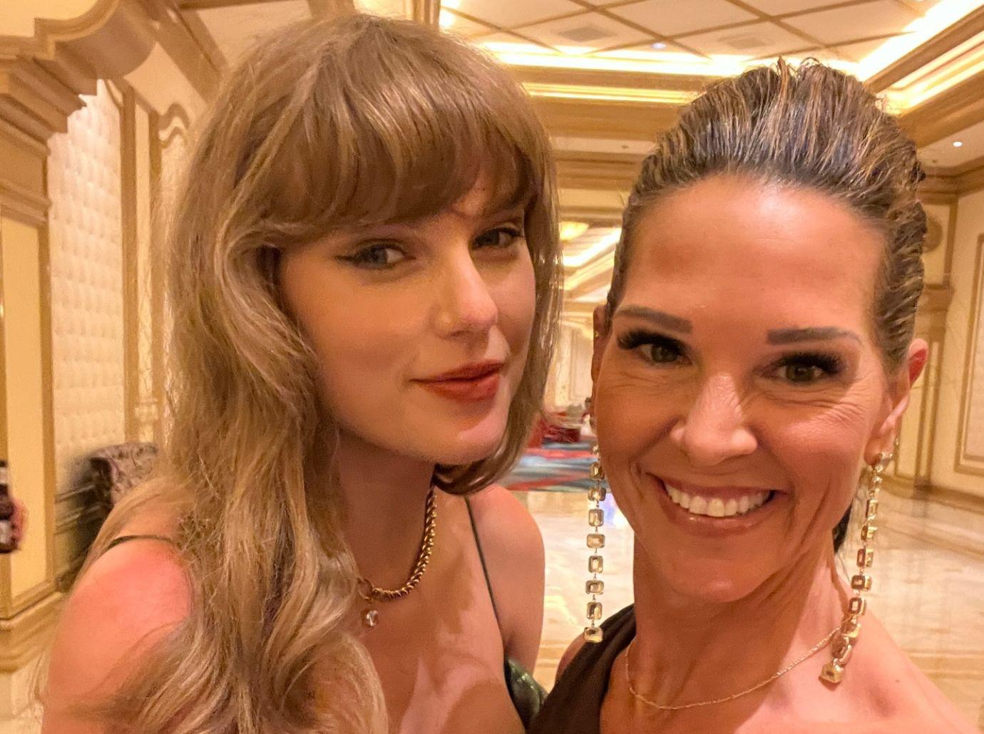 Taylor Swift & Travis Kelce Were Kissing A Lot At Vegas Gala: Attendee
