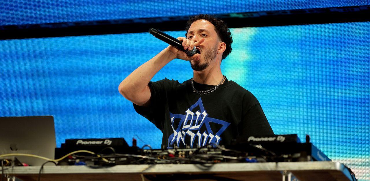 Izza & DJ Kalman Mami Spread Message Of Peace During Concert