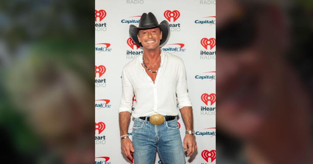 Tim McGraw & Faith Hill Look Loved Up As He Uses Cane: Photo