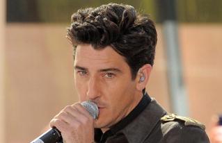 Jonathan Knight Walks Off Stage at NKOTB Concert