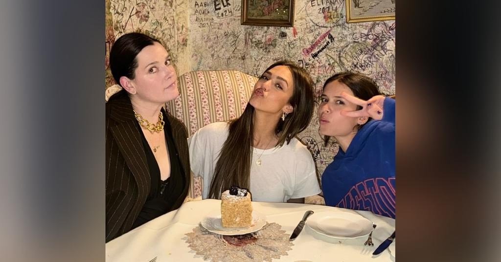 Jessica Alba Stuns On Girls' Trip With Daughter After Breakup: Photos