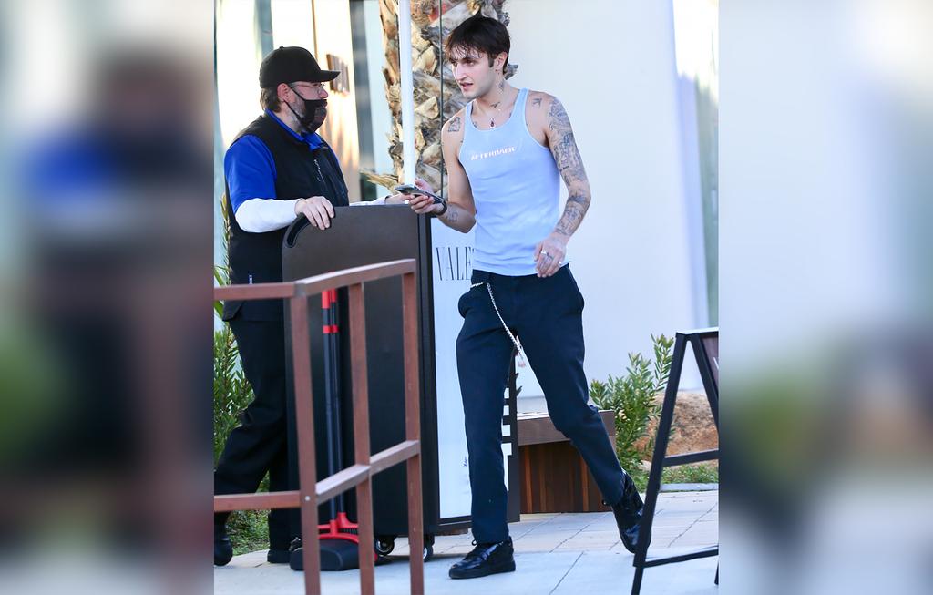 Anwar Hadid Hangs Out With Friends In L.A.:Photos