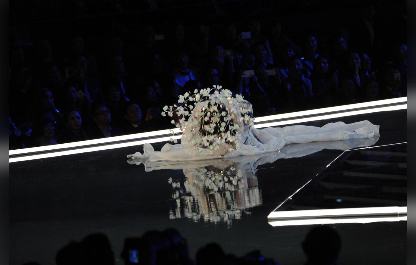 Fans Attack CBS For Not Editing Out Model’s Fall On Air