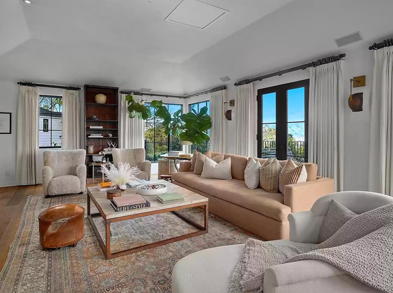 Tour Julianne Hough's California Home, Photos