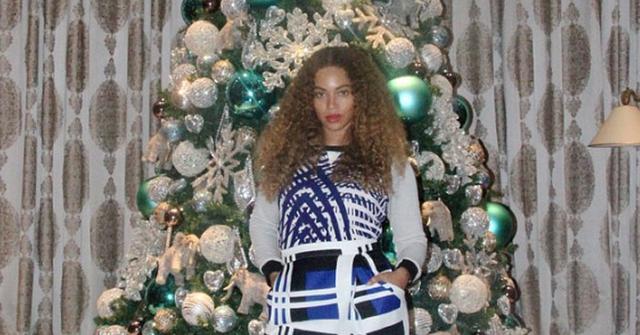 See Beyonce's Fierce Pose In Front Of Her Christmas Tree: Can She ...