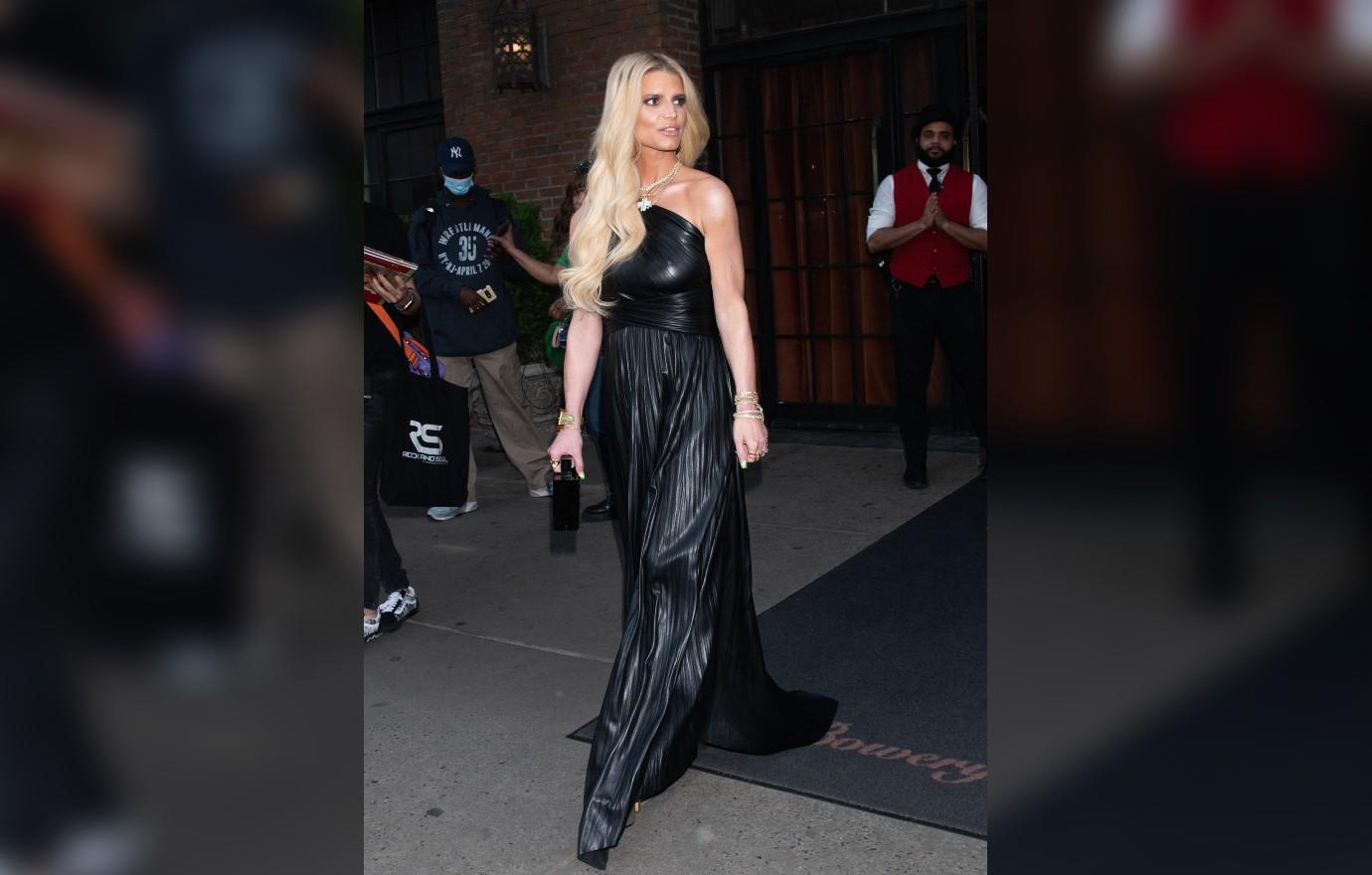 Jessica Simpson Shows Off Toned Arms Amid Weight Loss Concerns: Photos