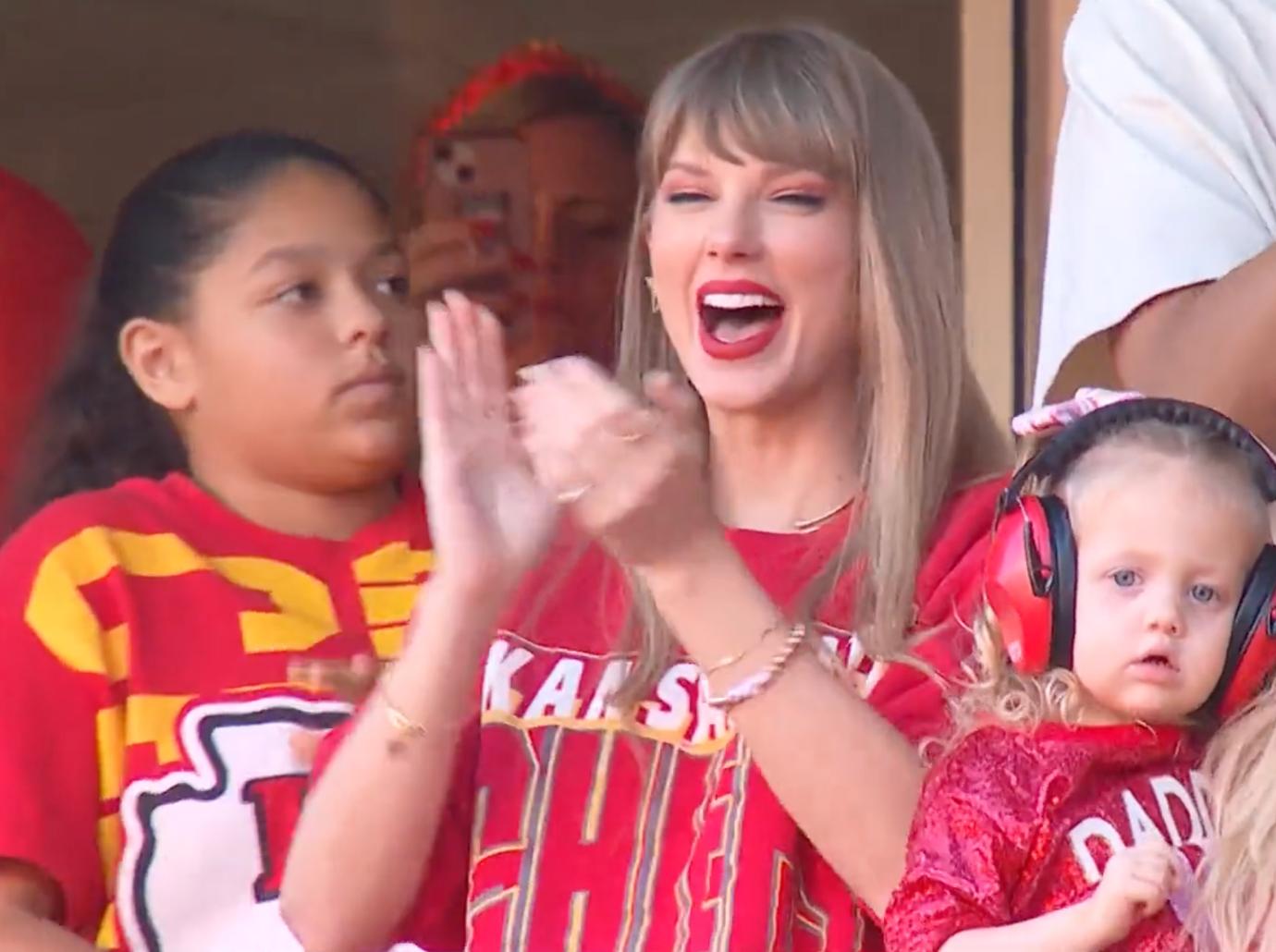 Taylor Swift & Travis Kelce Hold Hands While Leaving Chiefs Game