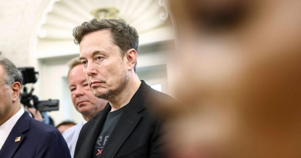 Elon Musk's Black Eye Fuels Speculation At White House Farewell