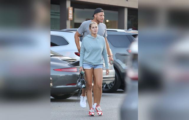PICS Blake Griffin Takes His New Girlfriend To A Sushi Hotspot