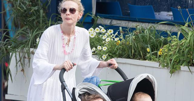 [PICS] Carey Mulligan Seen With Her Kids While Out And About In NYC