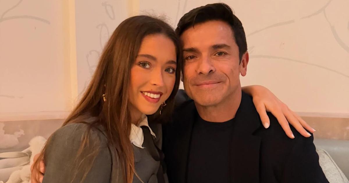 Kelly Ripa & Mark Consuelos' Sons Tower Over Couple In Christmas Photo