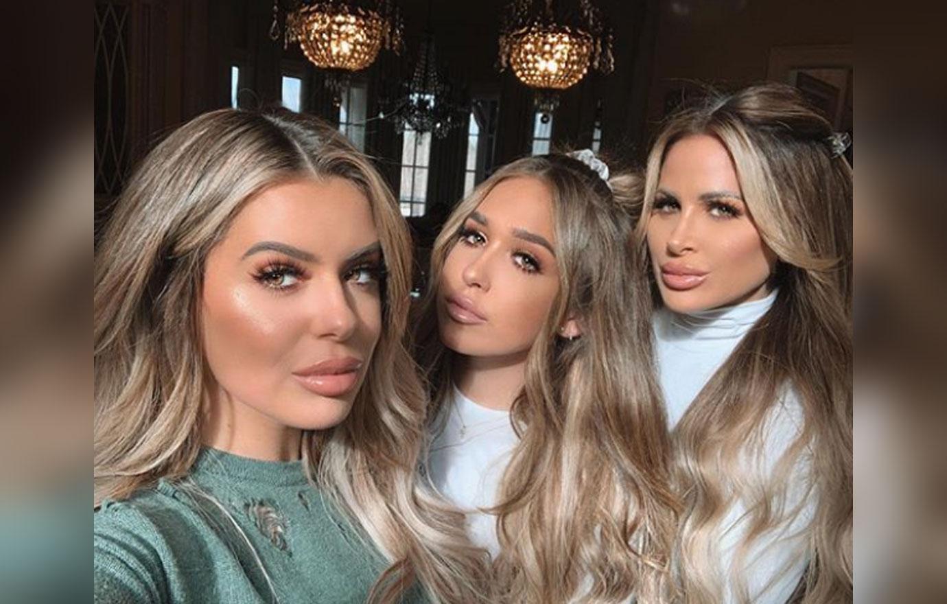 Kim Zolciak-Biermann & Daughters Brielle & Ariana Look Like Sisters