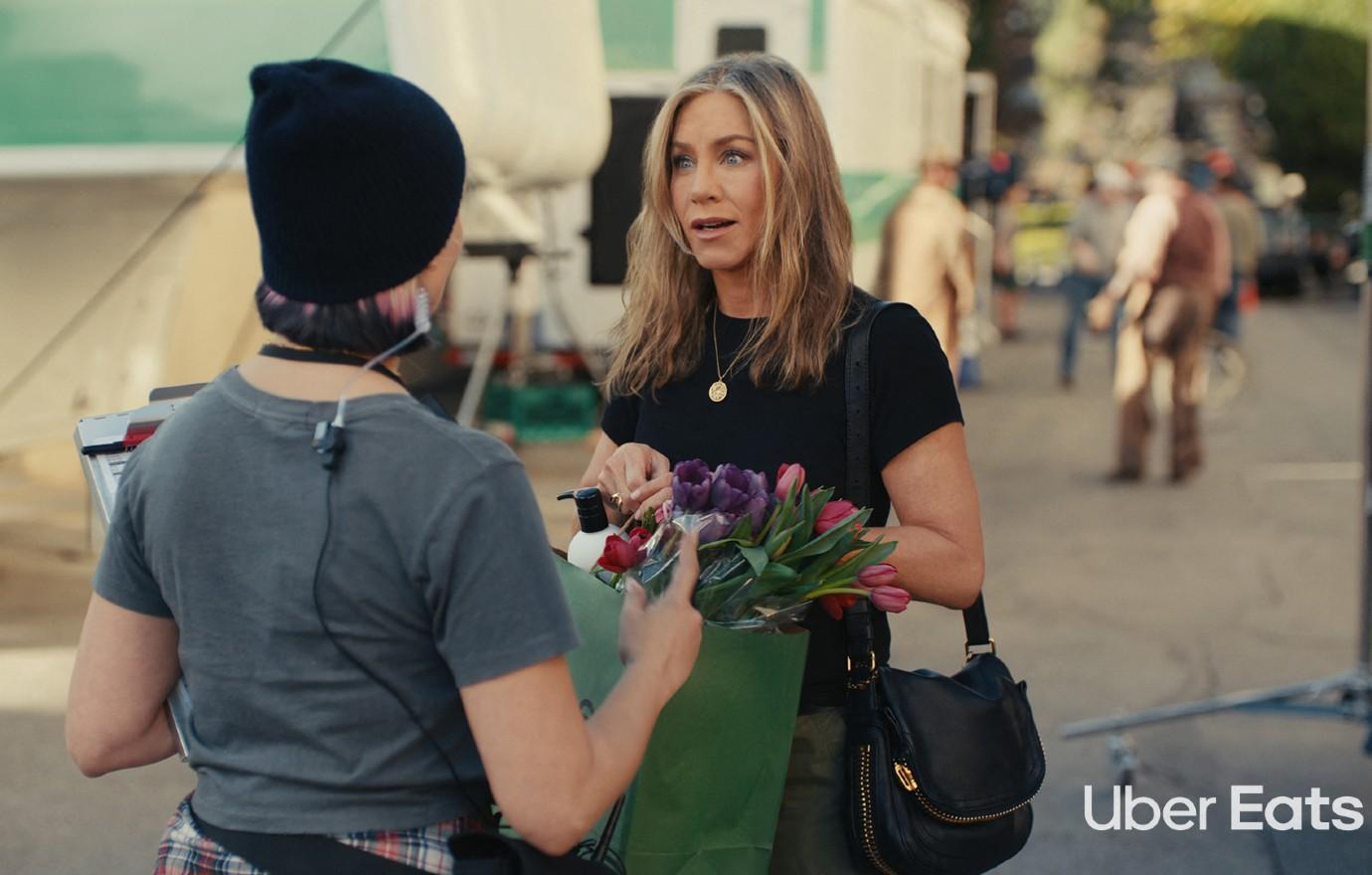 Jennifer Aniston Snubs 'Friends' Costar David Schwimmer In Ad: Watch