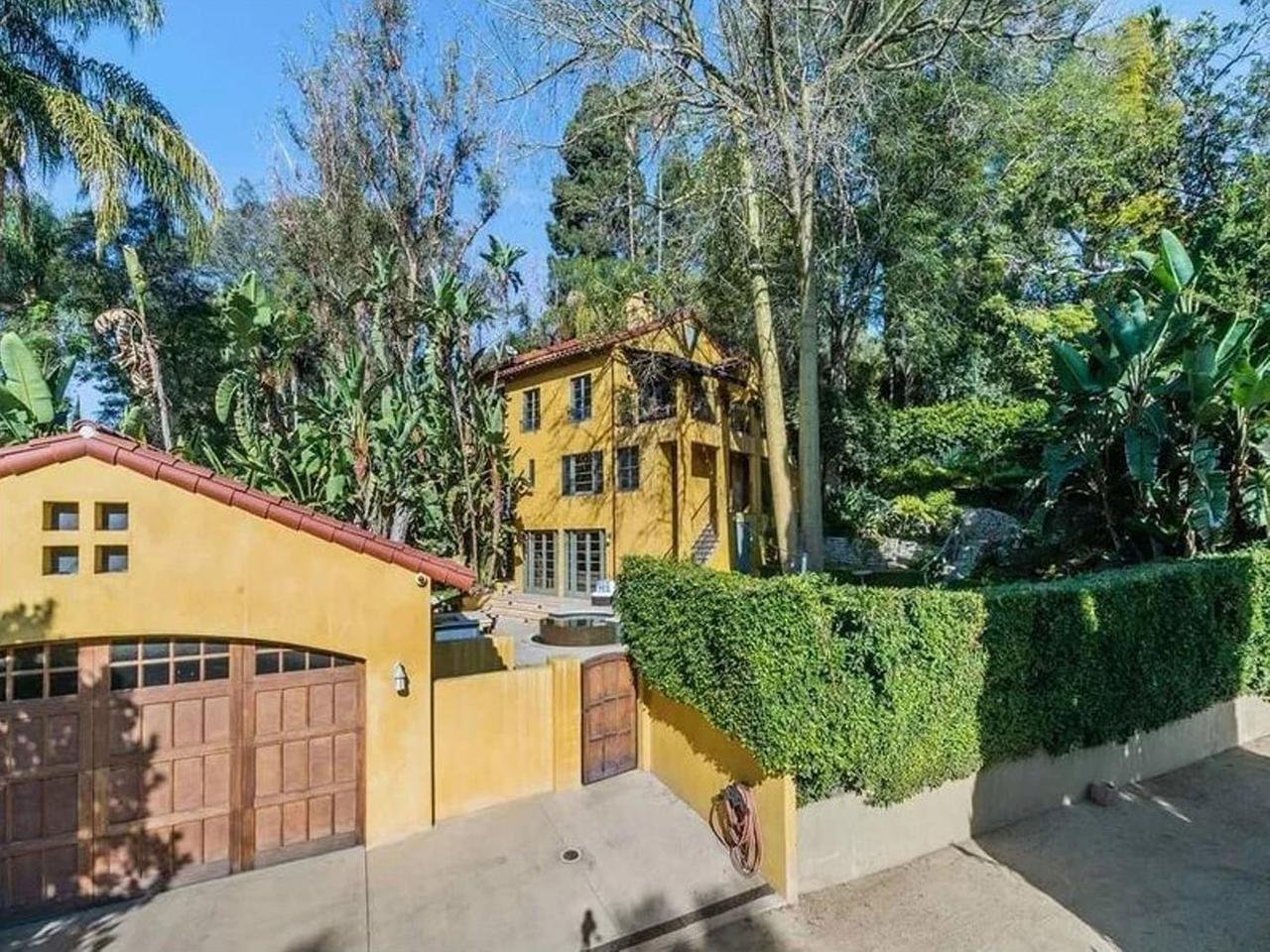 Inside Emma Roberts' Los Angeles Mansion: Photos