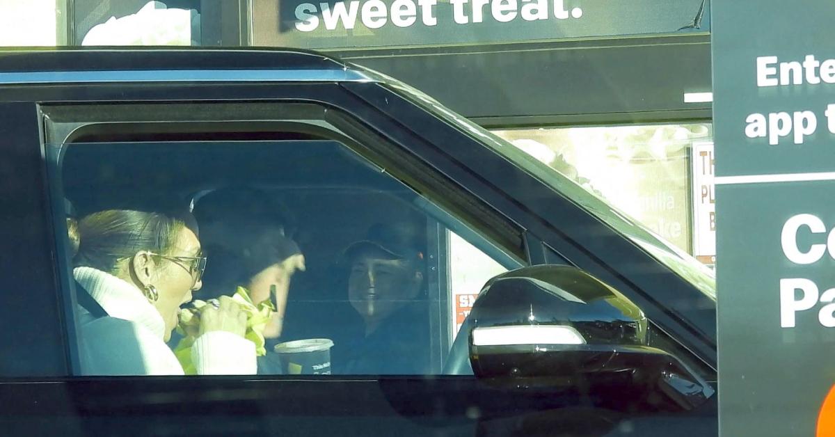 Jennifer Lopez & Ben Affleck Grab Food At McDonald's: Photos
